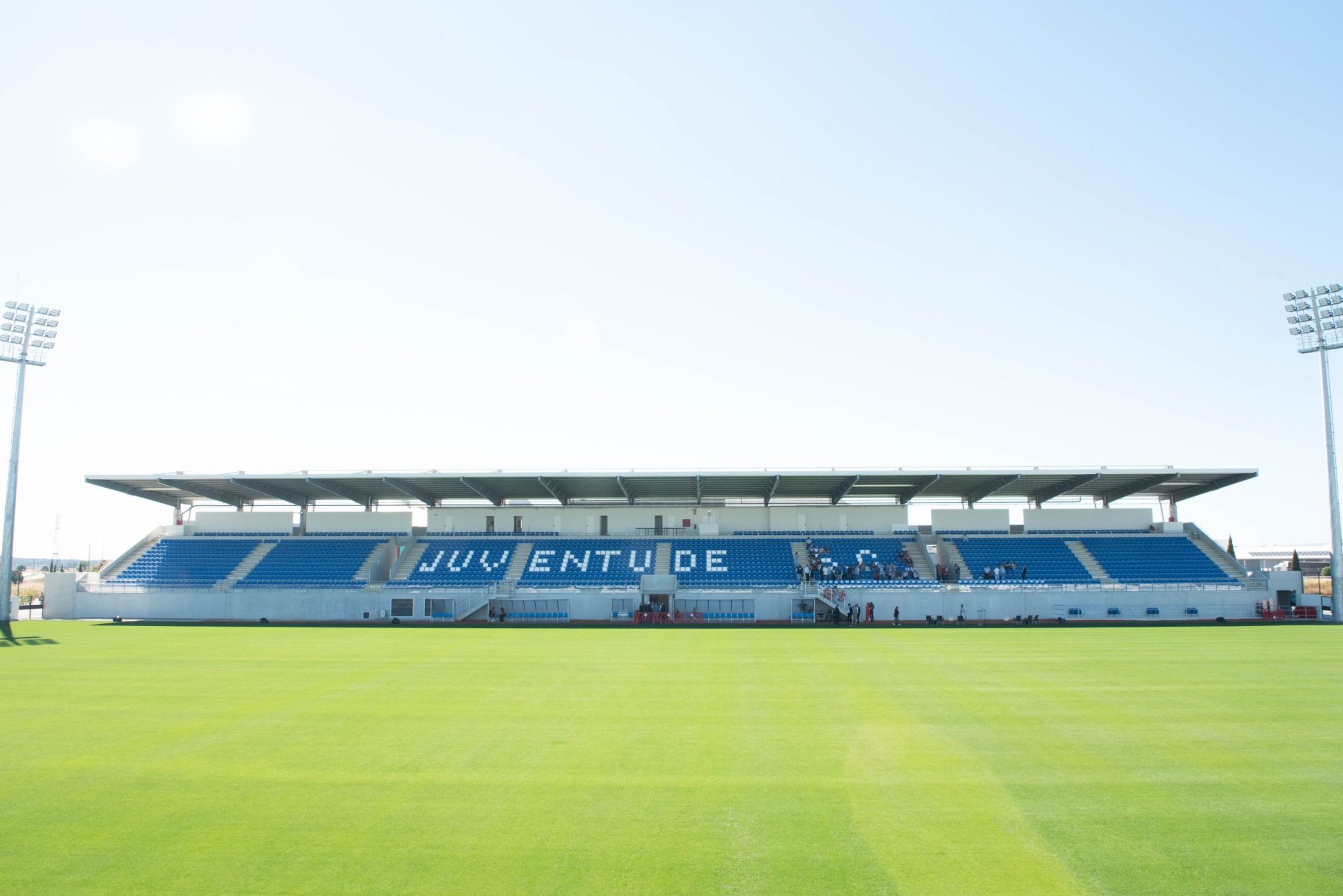 Juventude de Évora inaugura novo estádio, um marco histórico para o ...
